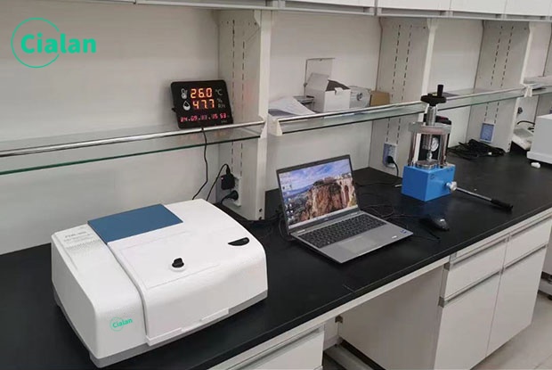 ATR FTIR Spectrometer